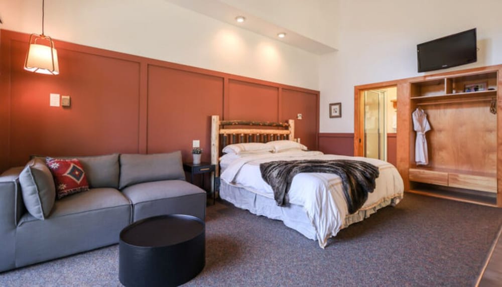 New! Romantic Loft Spa Suite With Fireplace & Den - Sylva, NC