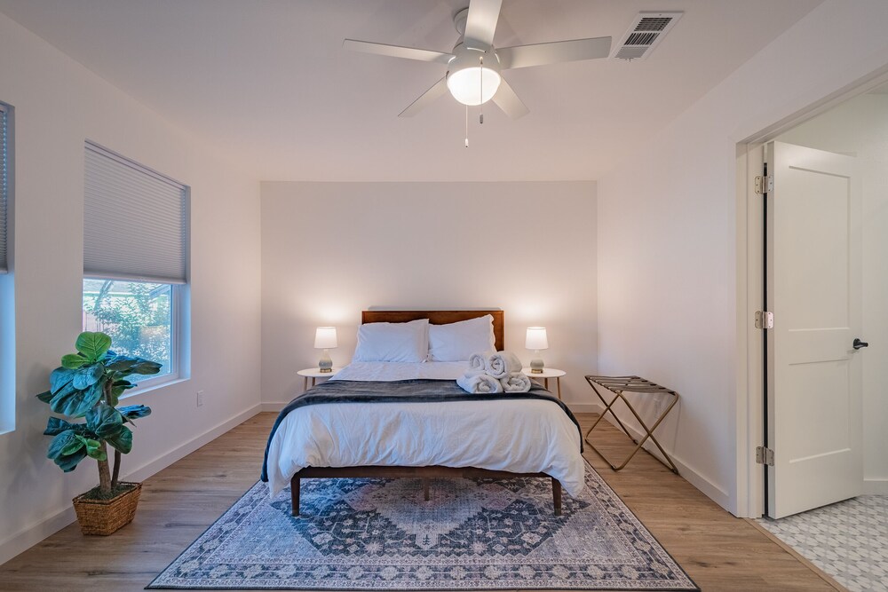 Oh My! Historic Bishop Home W/ Full Modern Update - Dallas, TX