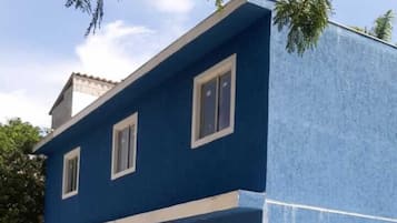 Na praia, praia de areia branca