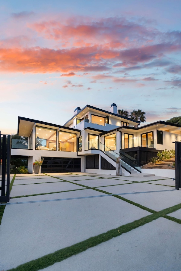 Sea Vista - Central Malibu Villa W/ Pool, Spa, & Ocean Views - Malibu, CA