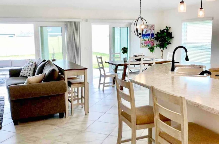 The Villages 3 Bed/3 Kings, Private, Coastal Decor, 1 Min To Rec Cntr & Pickleba - The Villages, FL