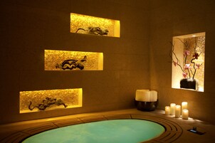 Sauna seca, banheira de hidromassagem, sauna a vapor, banhos de lama