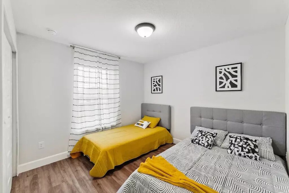 Modern 4 Bedroom, Close To Disney, Pool, Game Room, Sleeps 11 - Kissimmee