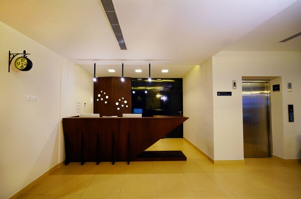 Lantern Apart Hotel - Perintalmanna