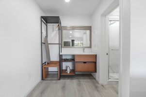 Quarto solteiro standard | Escrivaninha, Wi-Fi de cortesia, roupa de cama