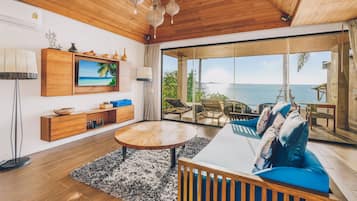 1 Bedroom Beach Front Pool Villa | Área de estar | TV LED, Netflix, serviços de streaming