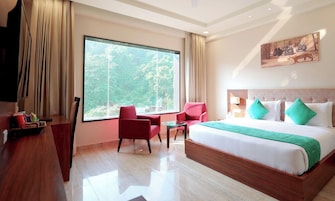 Quarto superior (WITH FOREST VIEW) | Roupas de cama premium, frigobar, cofres nos quartos, escrivaninha