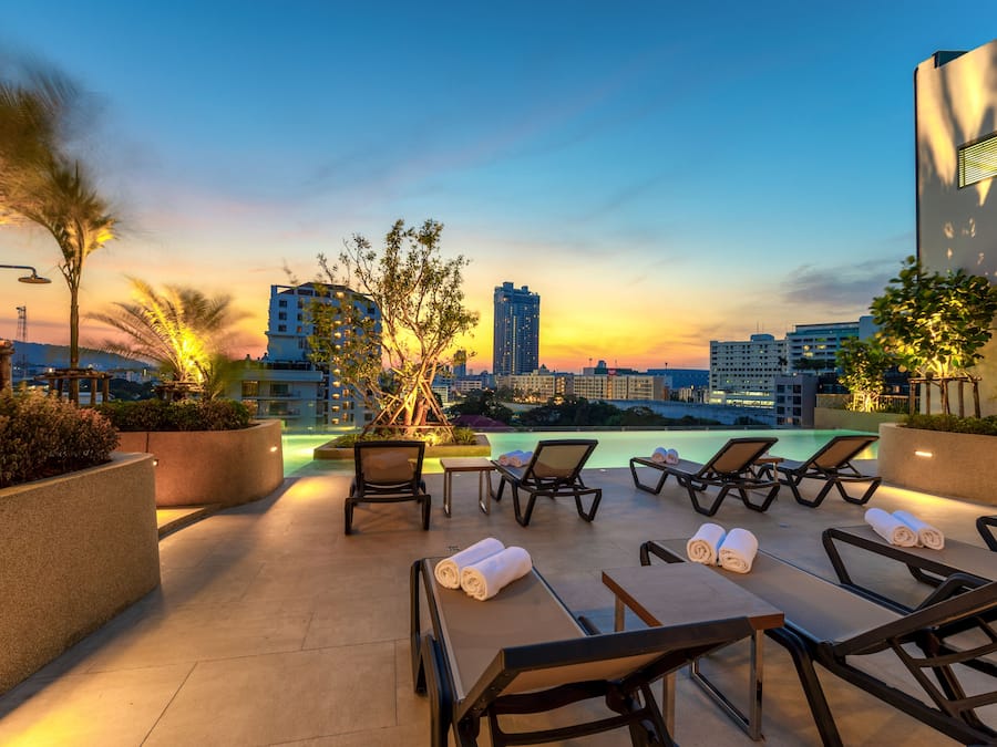 Piscina no piso superior