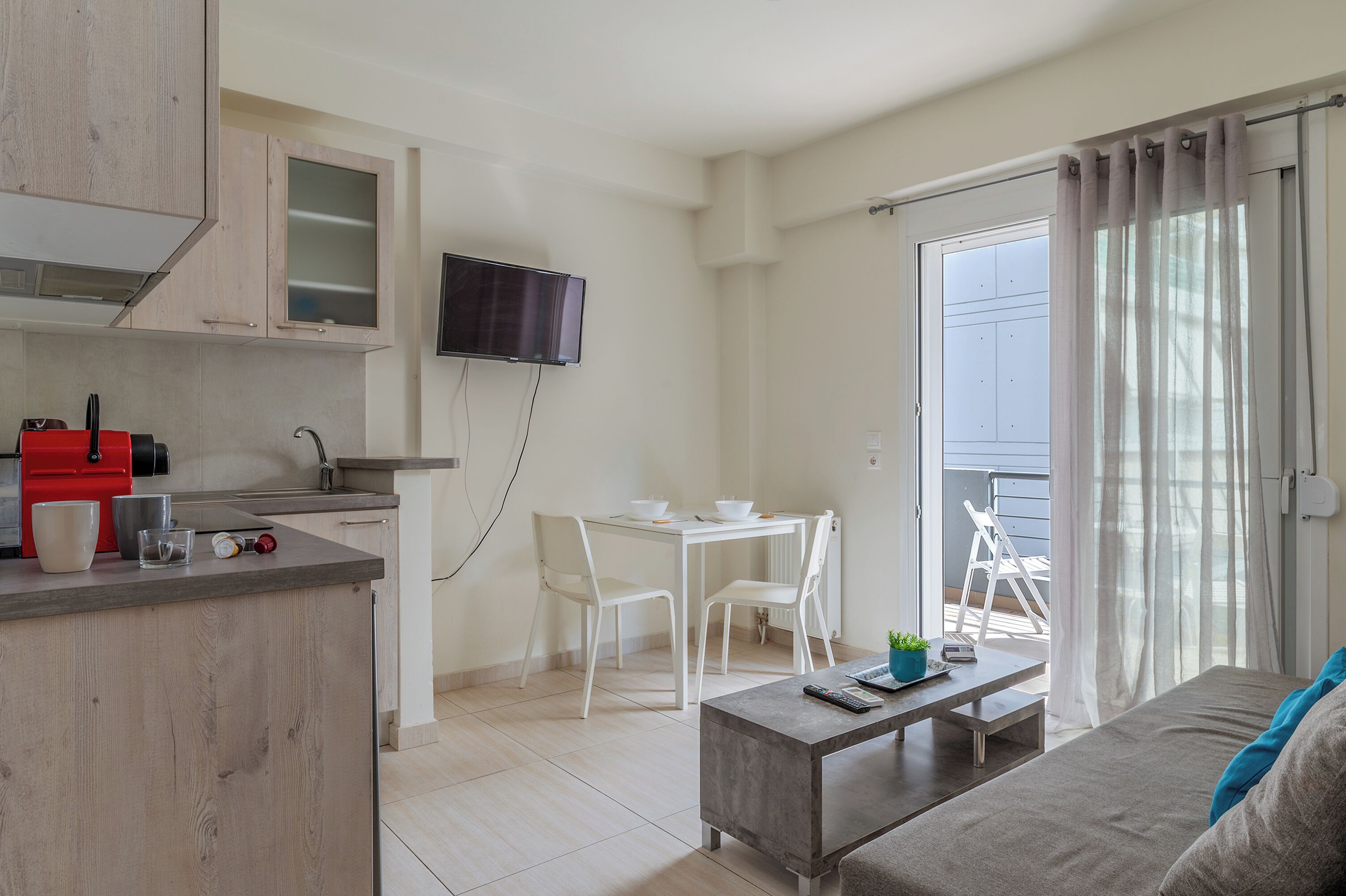 Apartamento, Vista para a cidade | Sala de estar | Smart TV de 32 polegadas com canais digitais, televisor 