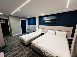 Quarto triplo luxo, suíte | Individualmente decorados, escrivaninha