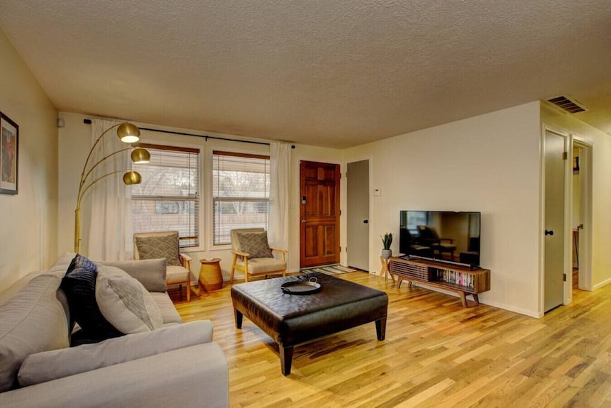 Sunset Home | Near Foothills Trails Pet Friendly Fenced Yard Office Near Hyde Park & Whitewater Park - Boise, ID