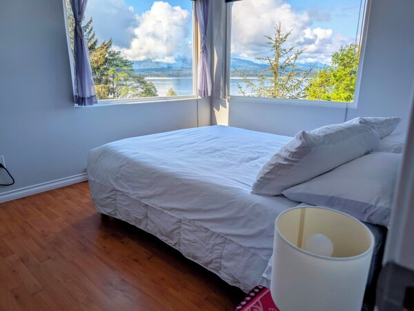 Cliff Haven On The Bay - Vancouver Island
