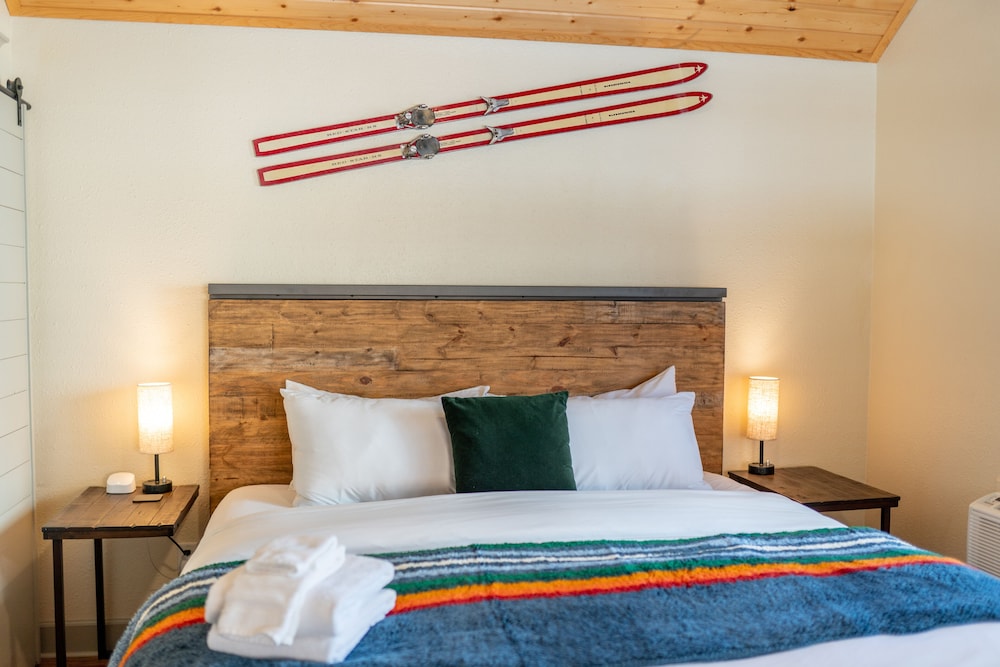 Shasta View Lodge - Cabin 3 - McCloud, CA