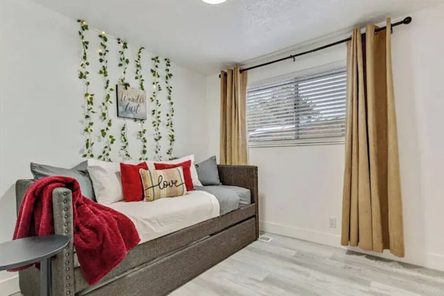 Heated Pool & Hot Tub Open All Year With King Beds, Bar & Much More - Salt Lake City, UT