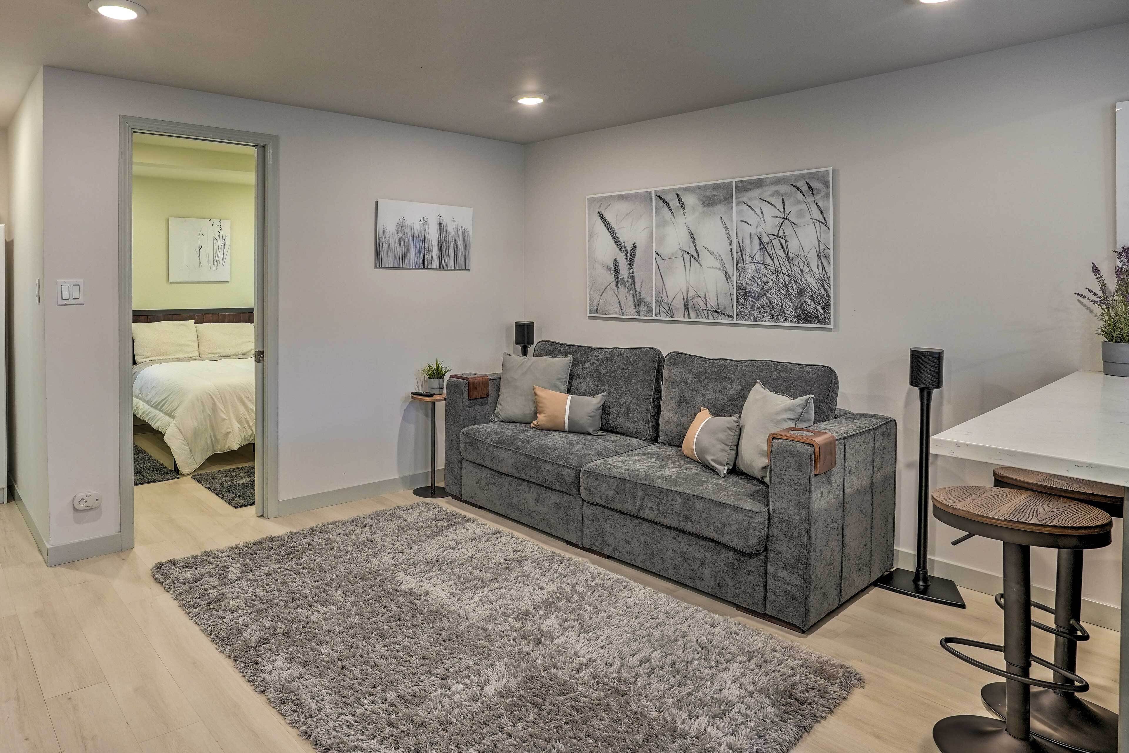 Ideally Located Oakland Home W/ Private Yard! - San Leandro, CA