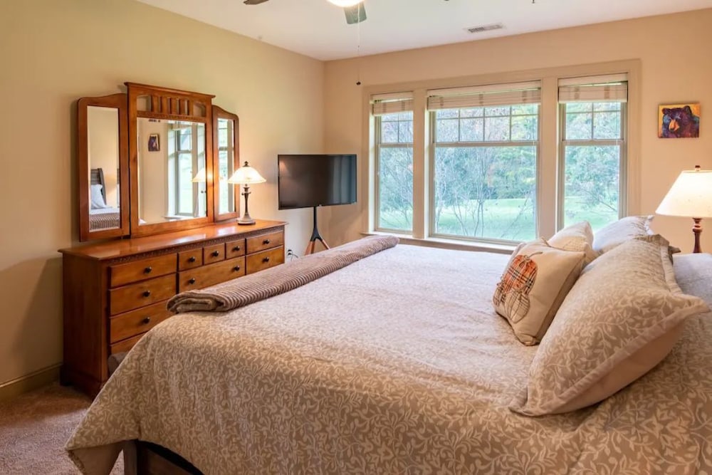 Maggie’s Hideaway - Mountain And Fairway View - Maggie Valley, NC