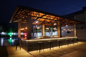 Bar junto à piscina