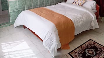 Quarto Standard | Cortinas/cortinados opacos, Wi-fi grátis, roupa de cama fornecida