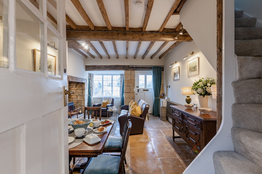 A Stunning 17th Century Three-storey Terraced Cottage. - Moreton-in-Marsh