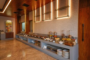 Pequeno-almoço continental diário (1000 INR por pessoa) 