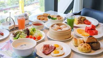 Pequeno-almoço tipo buffet diário (168 CNY por pessoa)