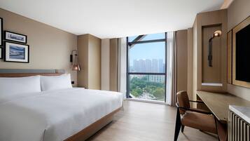 Roupa de alta qualidade, minibar, cofre no quarto, secretária