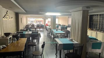 Pequeno-almoço tipo buffet diário incluído