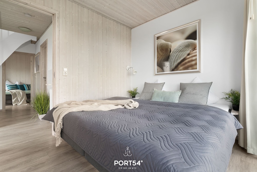 Ostseehaus Carolin - Gute Ausstattung, Meerblick, Terrasse, Sauna, Bikeport - Laboe