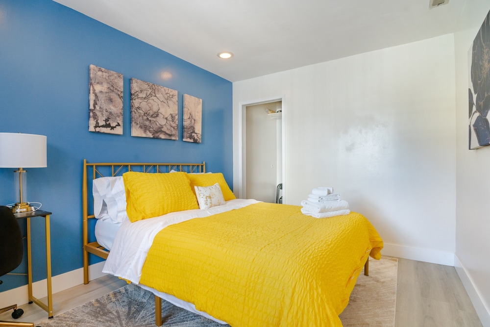 Downtown Cottage, Off-street Parking, Dog Friendly - Berkeley, CA