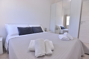 2 quartos, cortinas/cortinados opacos, ferro/tábua de engomar 