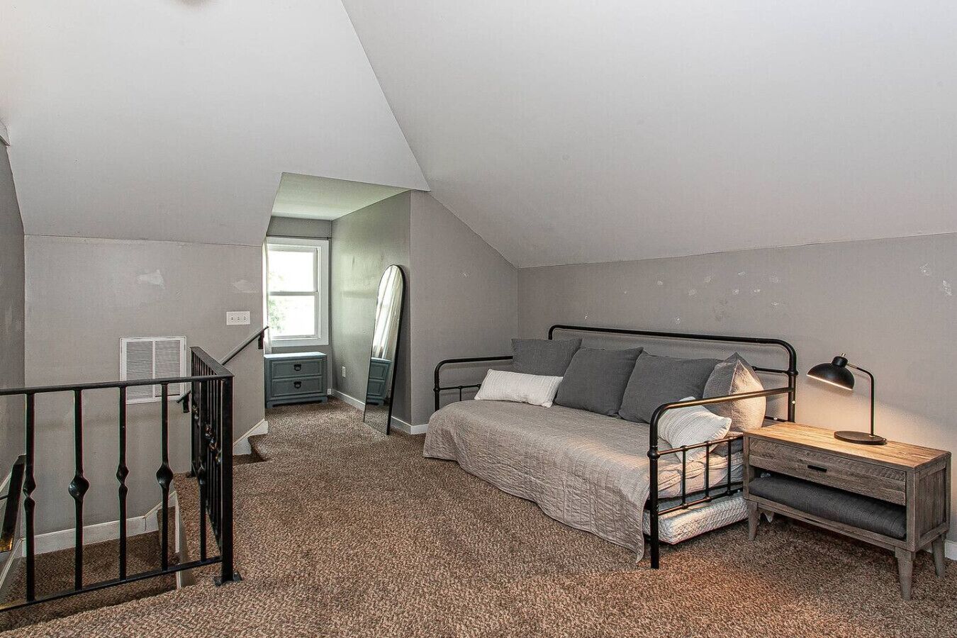 Jennings · Downtown Knox! Walk To Food & Drinks + Fire Pit - Knoxville, TN