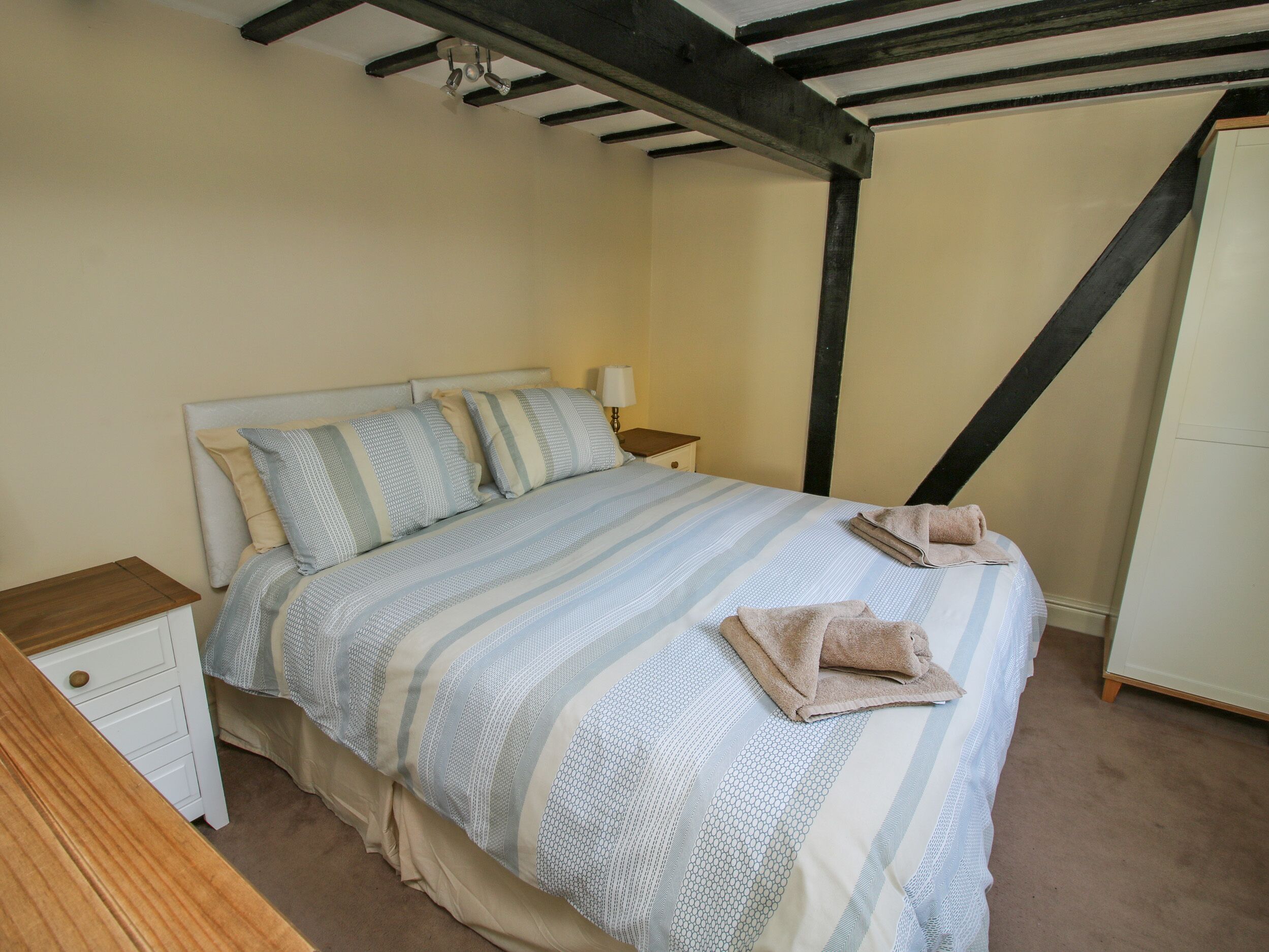 Casa de Campo | 2 quartos, com decoração personalizada, com mobília individualizada 