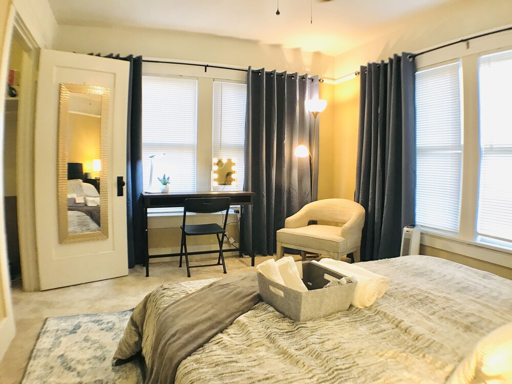 King Bed/sleeps 4/furnished Private Apt/in-unit Washer Dryer/smart Hdtv - Bakersfield, CA