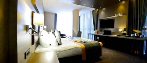 Quarto Quádruplo Standard | 1 quarto, cofre no quarto, Wi-fi grátis, roupa de cama fornecida