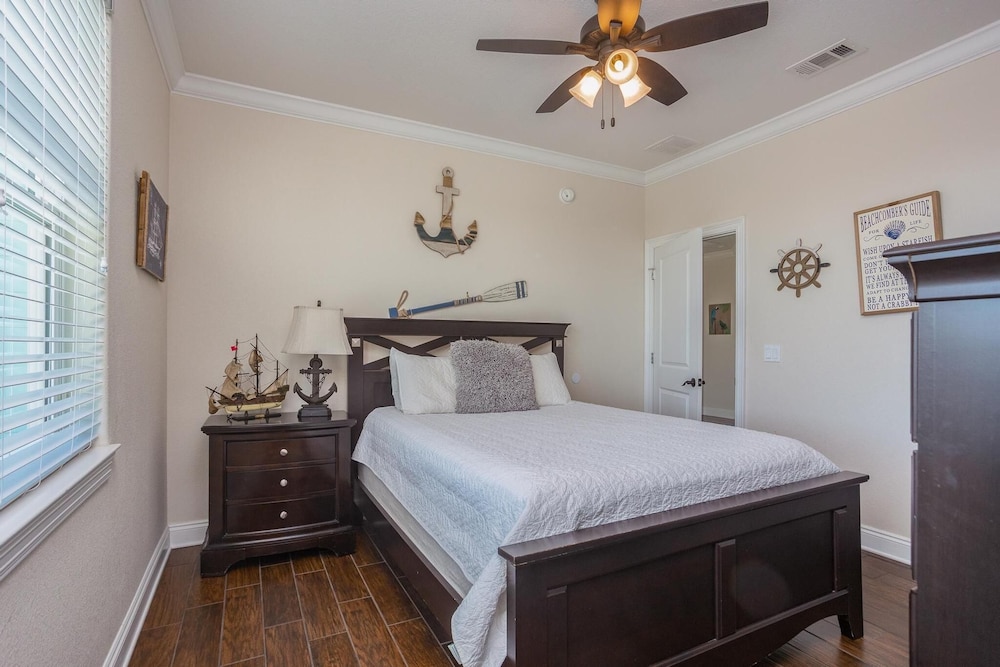 Stunning Waterfront Home W/ Private Pool And Beautiful New Tiki Bar! - Pensacola Beach, FL