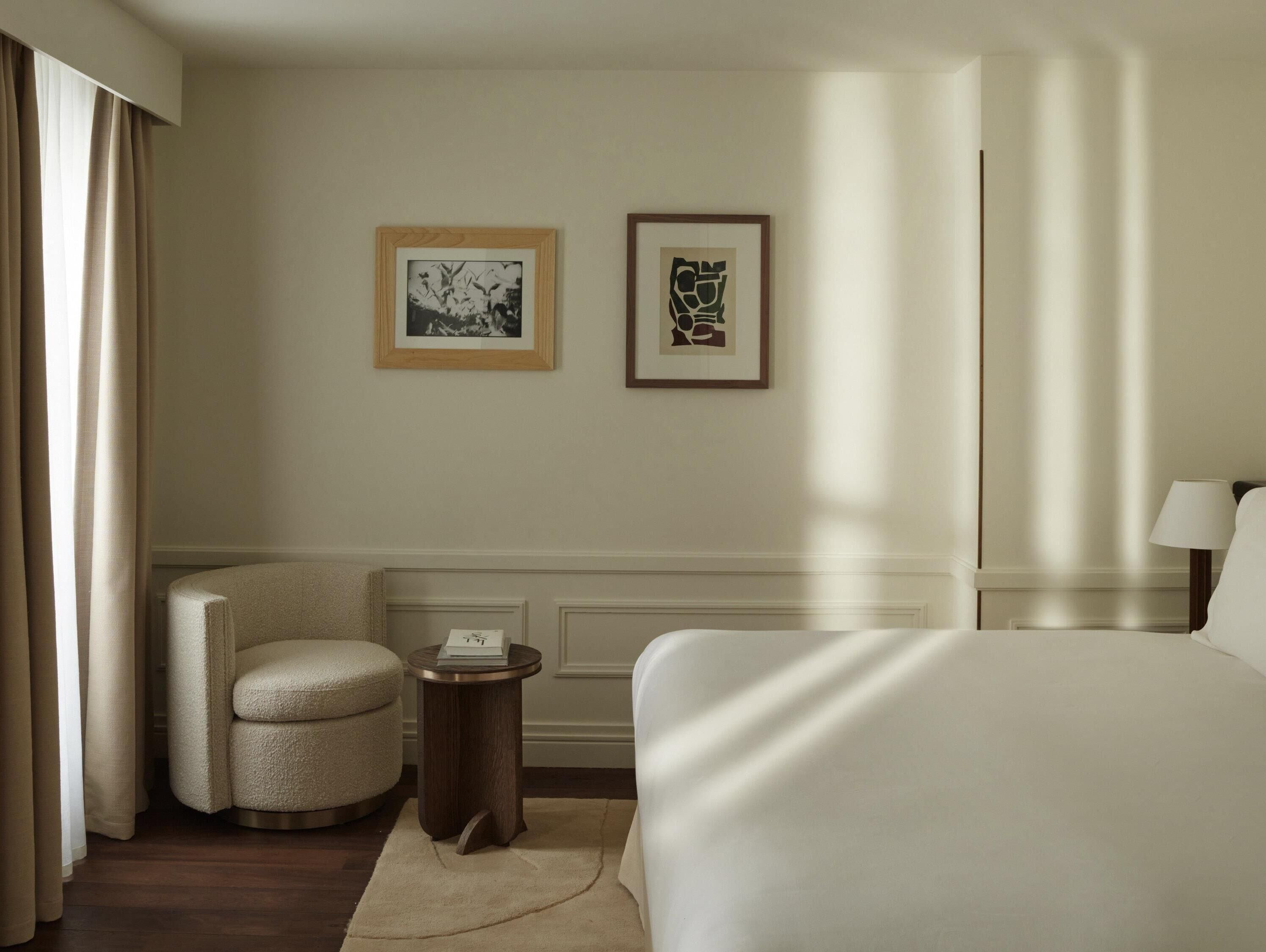 Suite Deluxe, 1 cama king-size | Roupa de alta qualidade, minibar com produtos grátis, cofre no quarto 