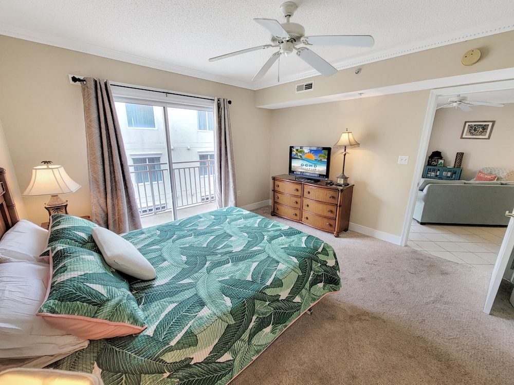 Oceanview 2 Bedroom, 2 Bath Midtown Condo With Rooftop Pool! 1.5 Blocks To The Beach And Ocean! Close To The Best Restuarants And Bars In Town! Sunset Bay #409 - Ocean City, MD