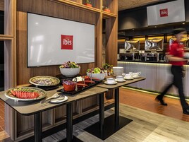 Pequeno-almoço tipo buffet diário mediante uma taxa