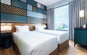 Quarto duplo luxo, 2 camas de solteiro | Cofres nos quartos, cortinas blackout, ferros/tábuas de passar roupa