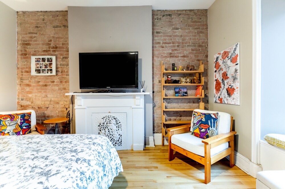 A 2-bedroom Gem in the Heart of the Plateau - Montreal | Vrbo