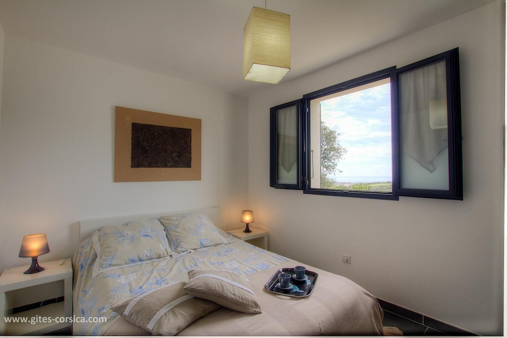 Appartement Dans Le Maquis Face à La Mer, à 5mm De La Plage Et Des Commerces - Sagone