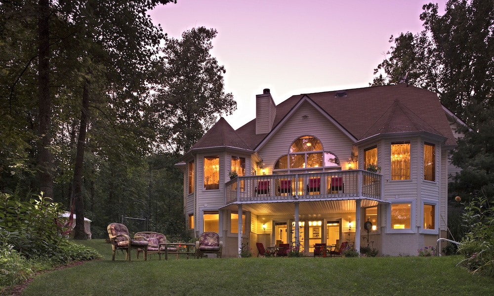 Cherry Valley Manor Luxury Bed And Breakfast - East Stroudsburg