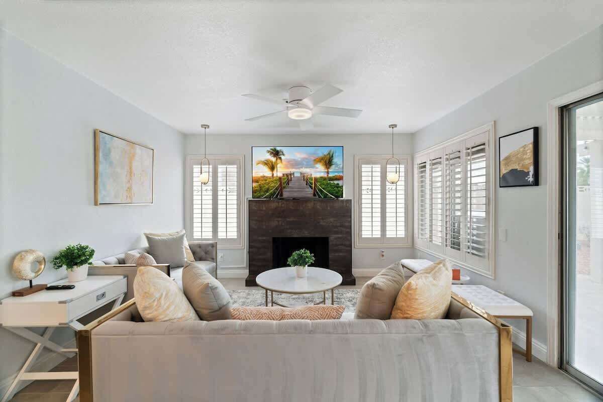 Brand New Pool, Clean 4br/3ba Modern Chic Home - Las Vegas, NV