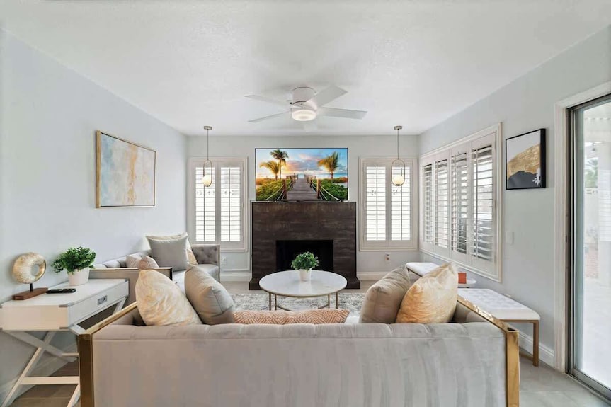 Brand New Pool, Clean 4br/3ba Modern Chic Home - Las Vegas, NV