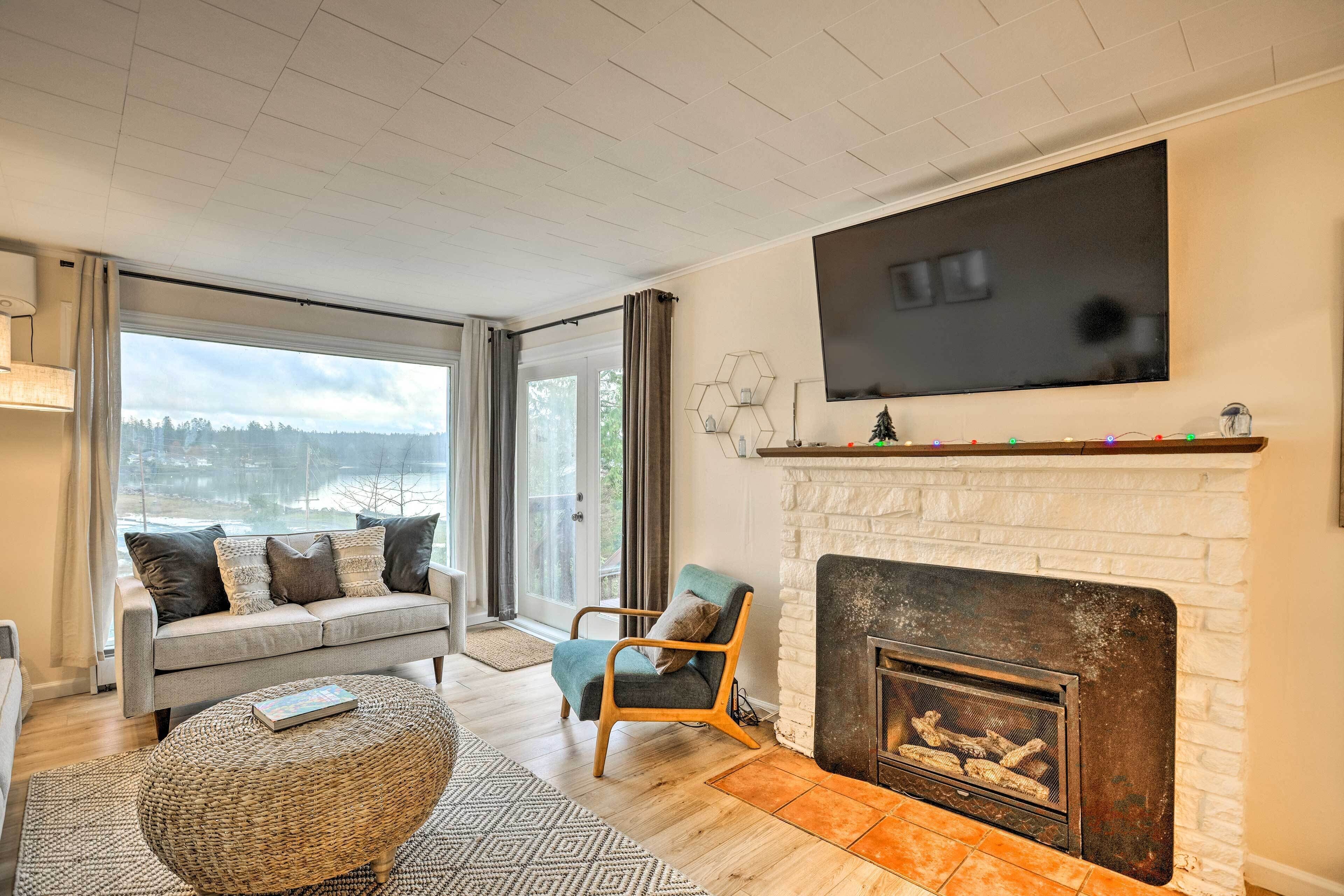 Bayfront getaway with amazing views and easy access to nearby ...