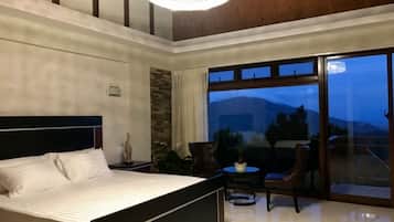 Quarto Executivo | Cofre no quarto, secretária