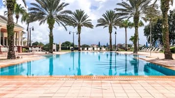 Villa, 5 quartos | Piscina | Uma piscina aquecida