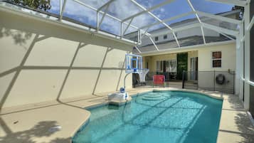 Villa, 5 quartos | Piscina | Uma piscina aquecida