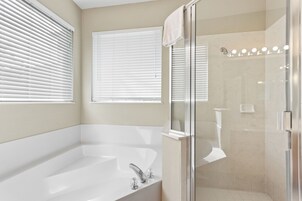 Vila, 4 quartos | Banheiro | Toalhas de banho, shampoo