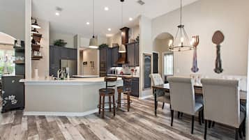 Villa, 5 quartos | Restaurantes